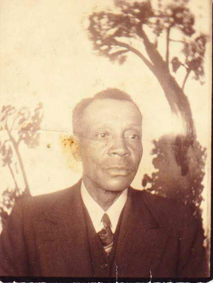 Studio shots, no. 131: Robert Lucas. | Black Wide-Awake